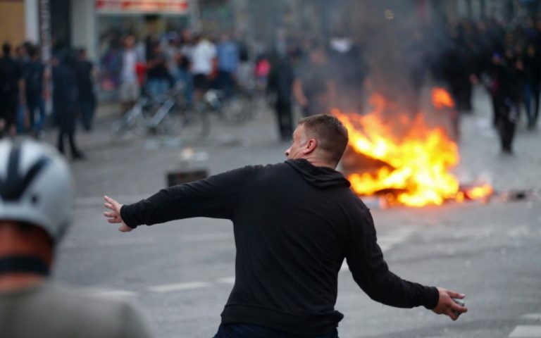 Menace - Les 4 Vérités Hebdo - La publication anti bourrage de crâne